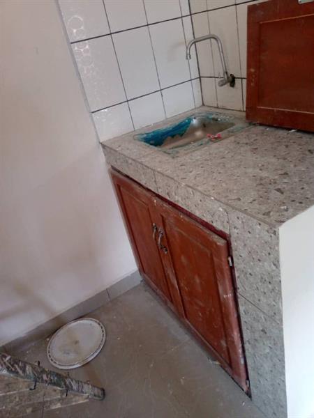 Studio Neuf Avvec Gardien Parking À Kondengui Bordure De Route ...